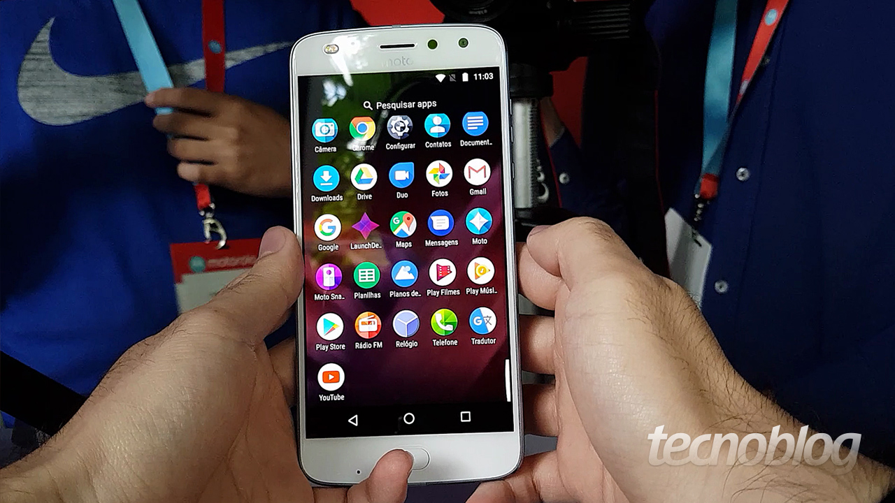 Uma olhada no Moto Z2 Play: quando melhorar estraga • Tecnoblog