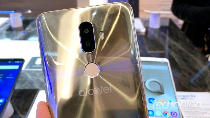 Alcatel 1x, 3, 3x, 3v e 5: os smartphones modestos com telas 18:9 ...