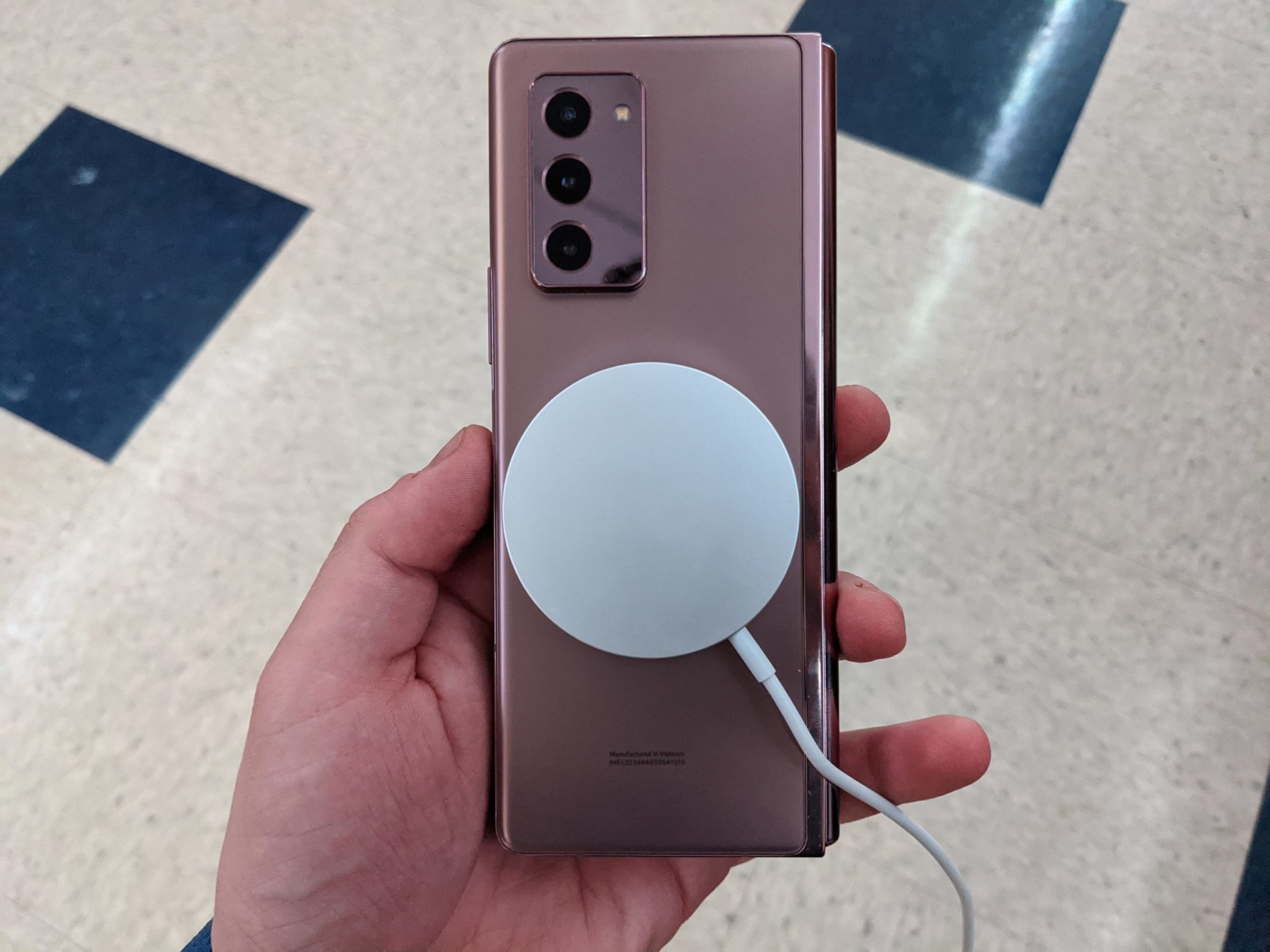 Carregamento sem fio Qi2 leva tecnologia da Apple para celulares ...
