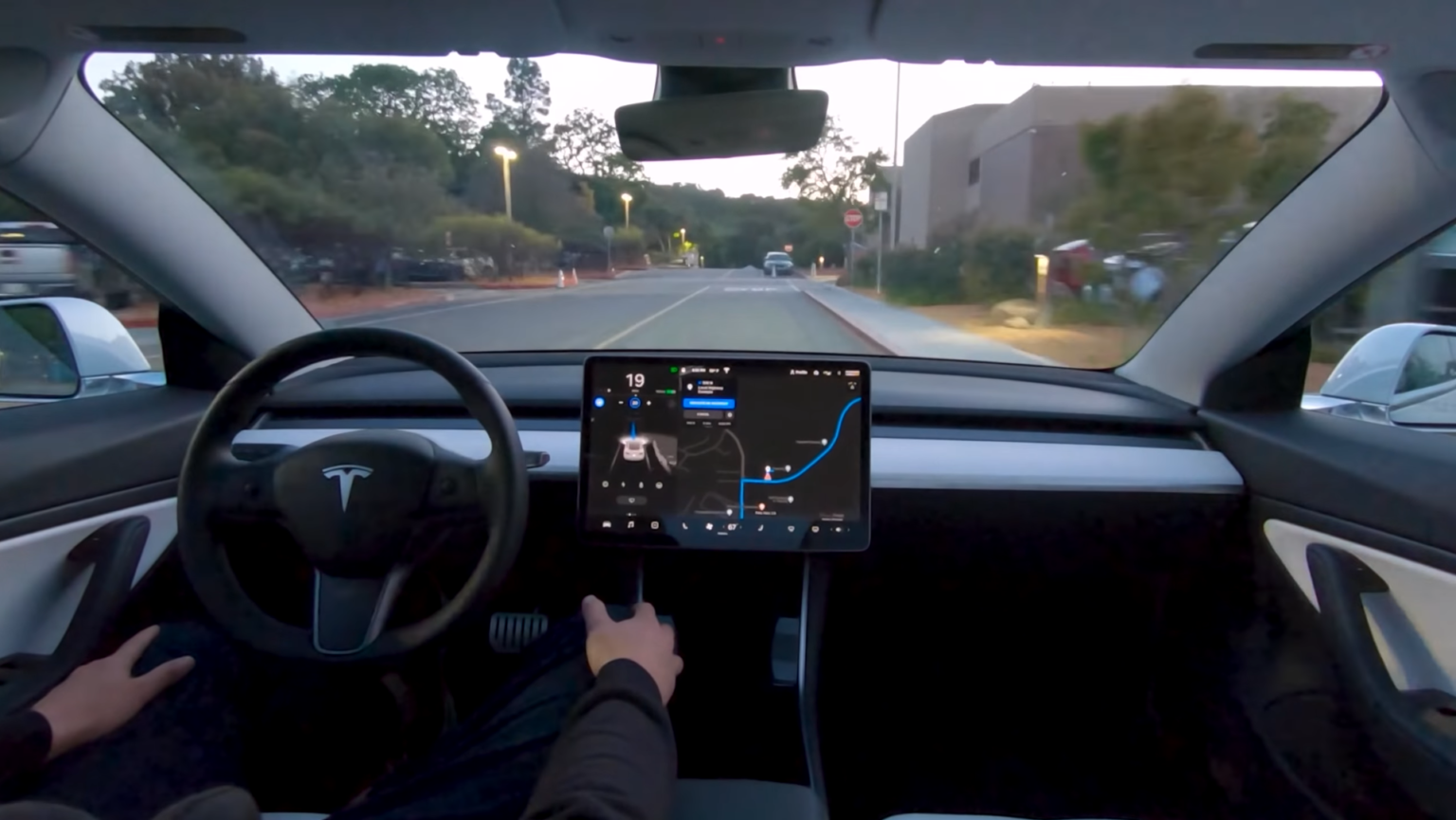 Elon Musk promete muito mais carros da Tesla com Full Self-Driving em ...