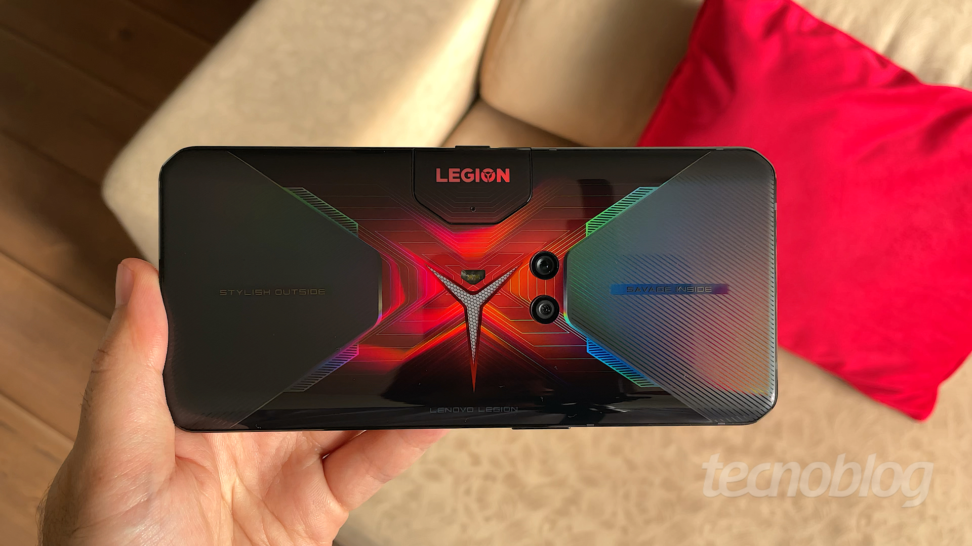 Review Lenovo Legion Phone Duel: luzes, som e potência • Tecnoblog