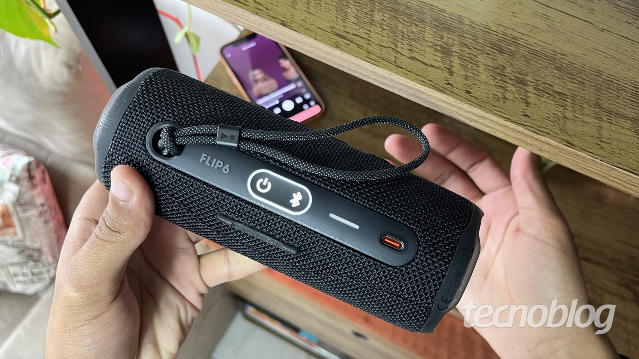 Review JBL Flip 6: a caixa de som Bluetooth que reina • Tecnoblog