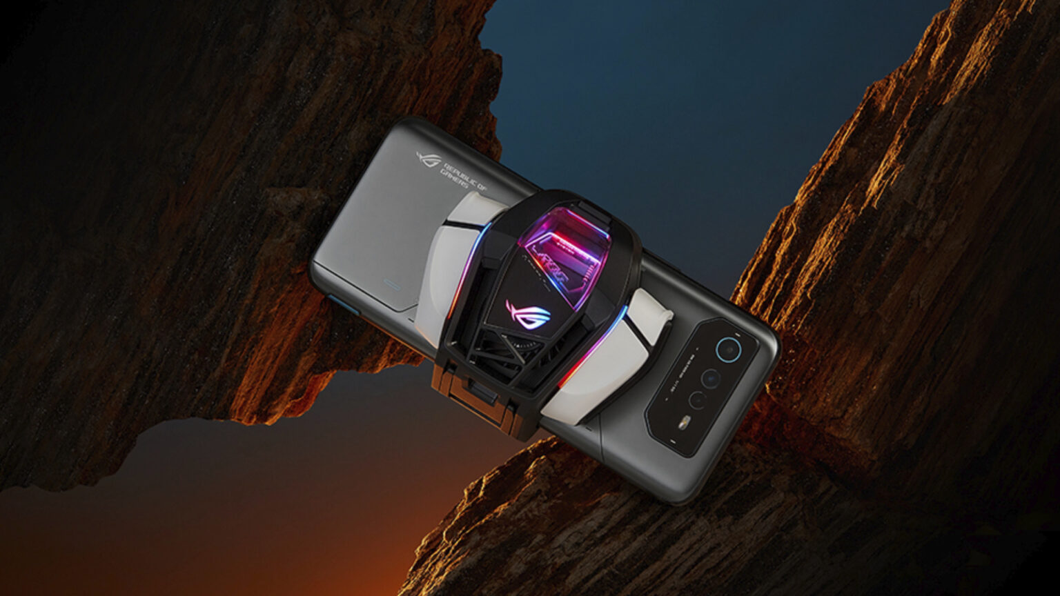 Celular gamer da Asus tem orifício na traseira para encaixar ventoinha ...