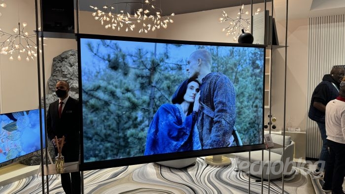 Eu me surpreendi com a TV transparente da LG; veja a primeira impressão ...