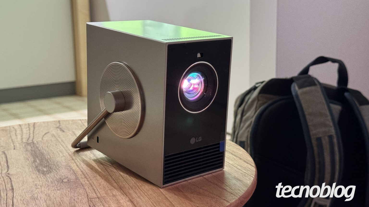 Projetor LG CineBeam Q chega ao Brasil com imagens de 120”; veja preço ...