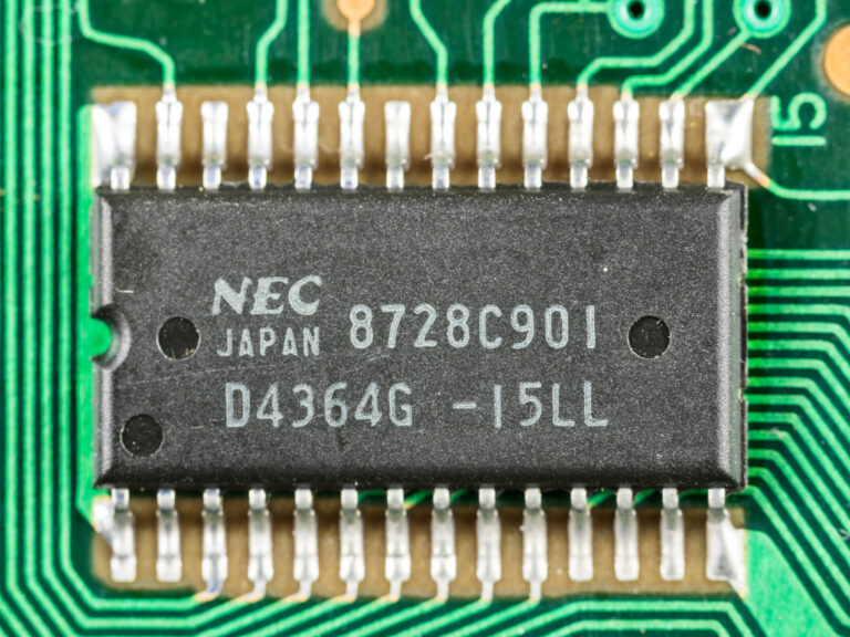 O que é CMOS RAM? Entenda o papel do chip de memória na placa-mãe ...